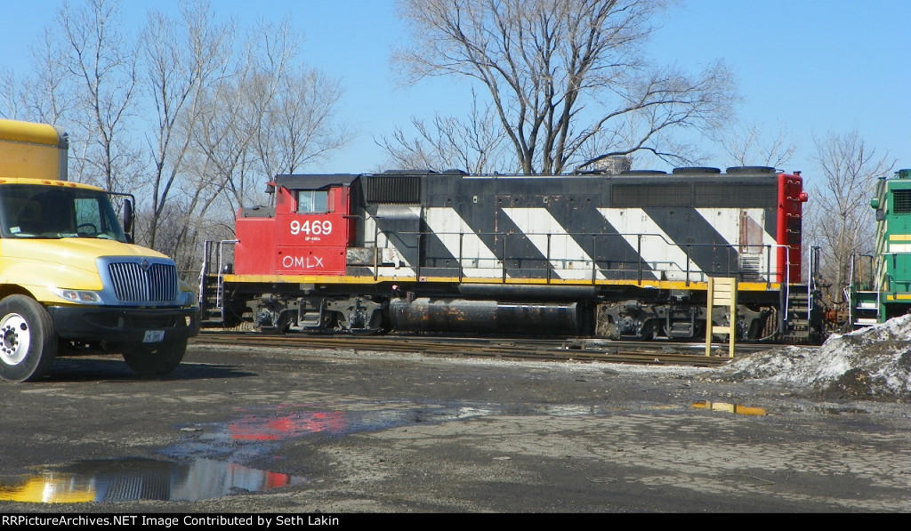 OMLX 9469 working for the Chicago Rail Link